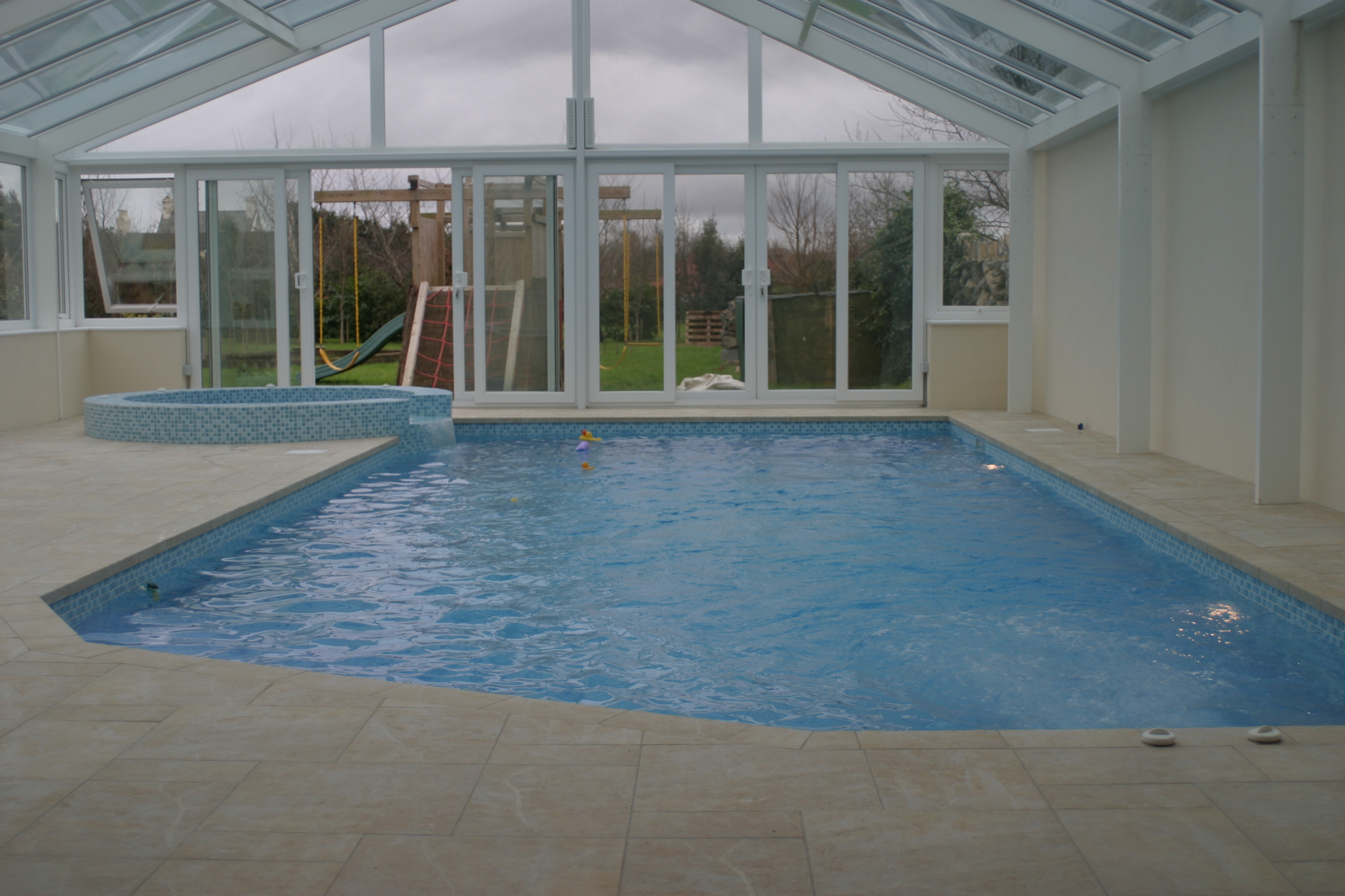 Indoor Pool integral Spa